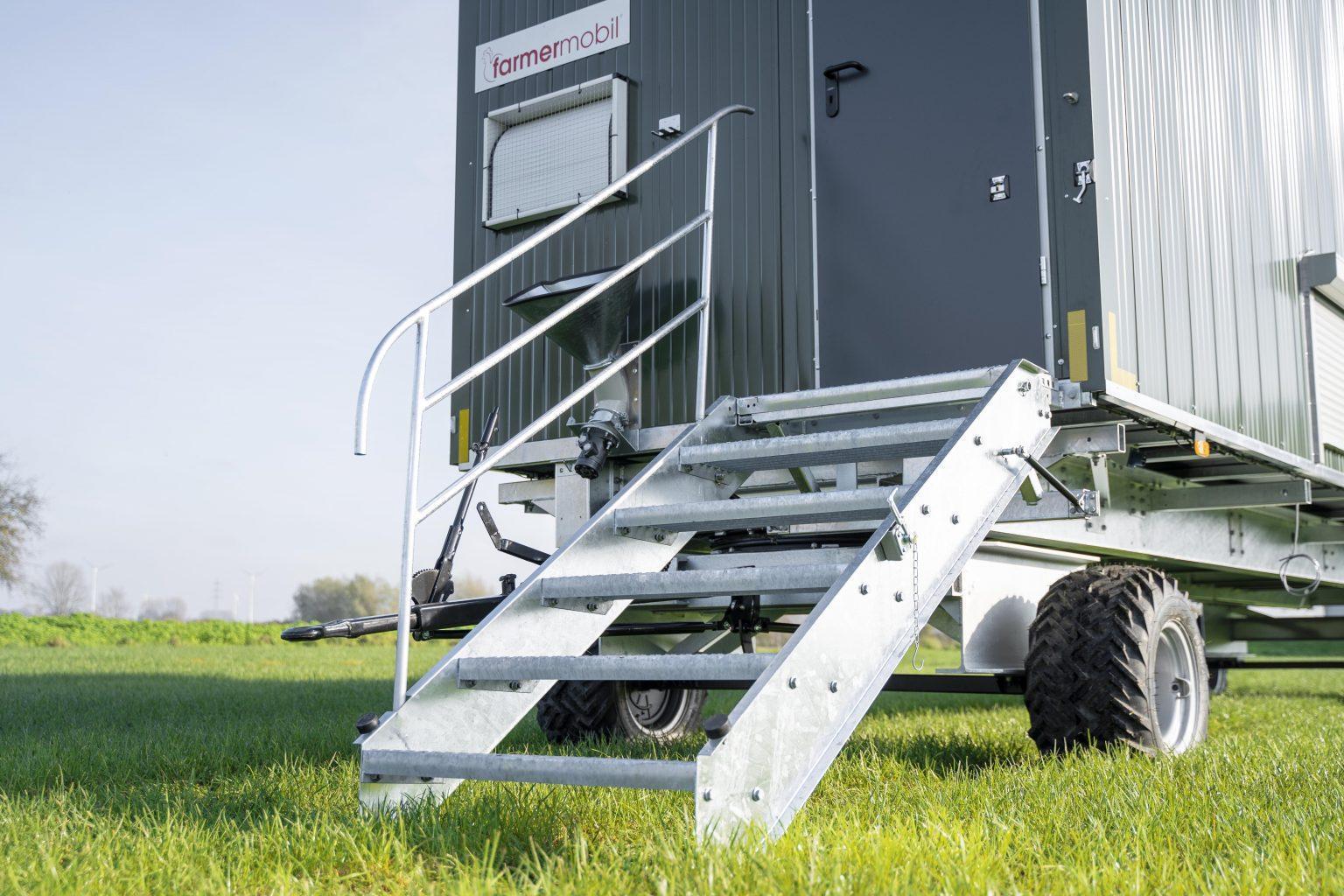 Mobile barn from farmermobil