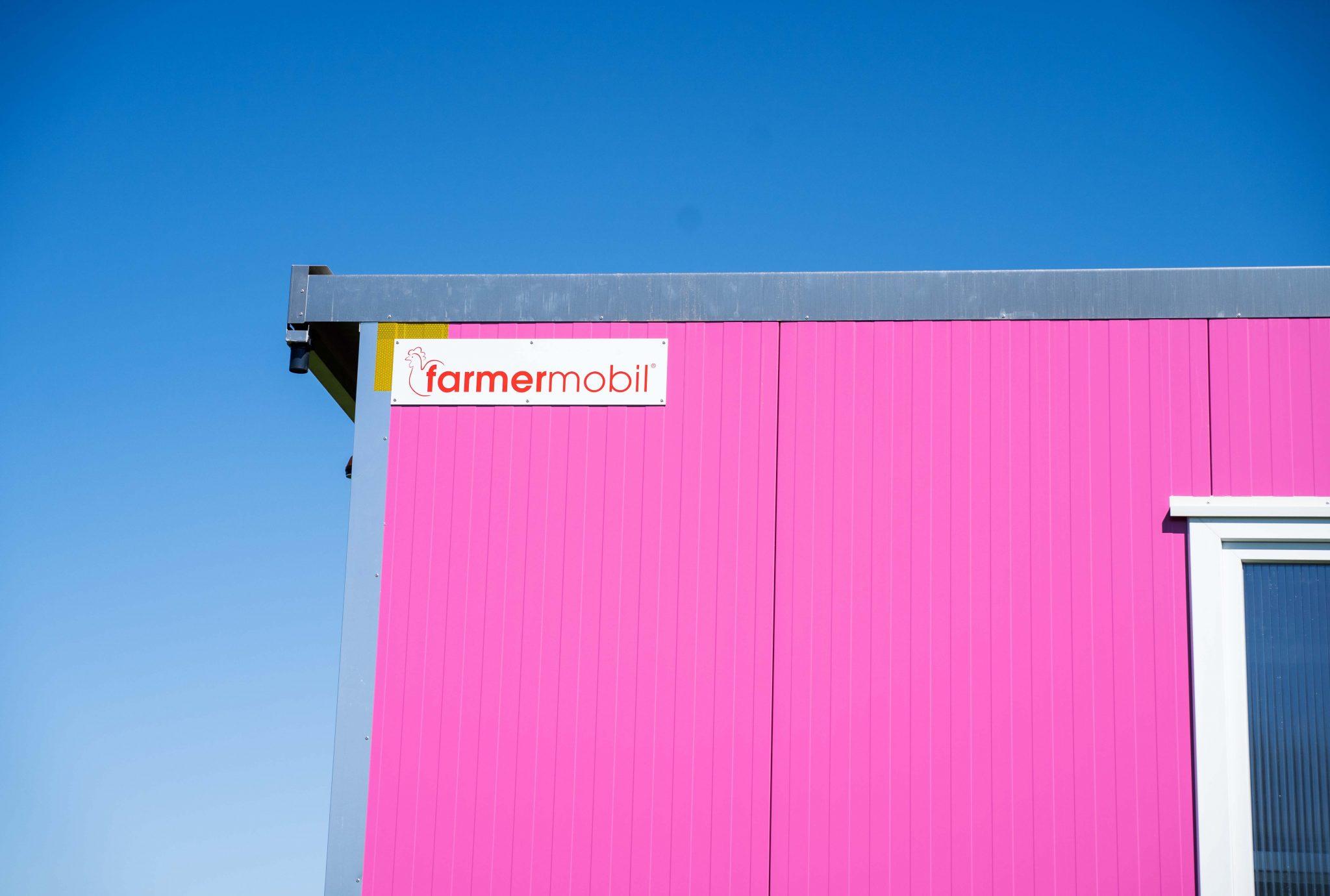 Mobile barn from farmermobil